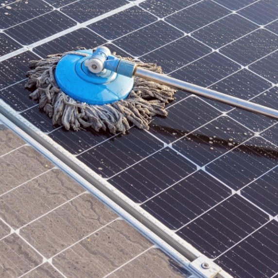 Cleaning guide for solar panels - Ageas