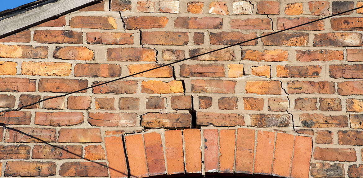 What do subsidence cracks look like? - Ageas